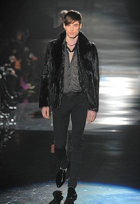 「グッチ」2009-10年秋冬ミラノ・メンズ・コレクション - WWDJAPAN
