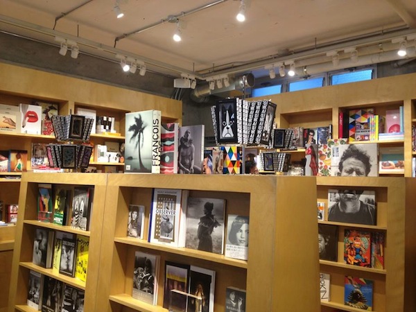 【速報】「マーク ジェイコブス」の本屋「BOOKMARC」の店内初公開 - WWDJAPAN
