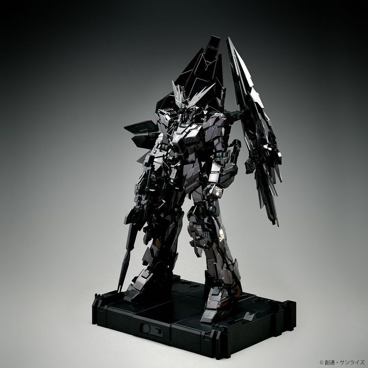 「ガンダム」と「マスターマインド」のコラボ第4弾 漆黒の巨大ザクフィギュアが登場 - WWDJAPAN