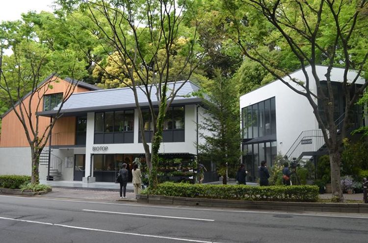 ジュンが緑に囲まれた「ビオトープ福岡」を公開 - WWDJAPAN