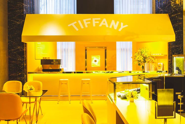 「ティファニー」が日本上陸50周年イベントで世界最大級128.54カラットのダイヤを展示 丸の内店がイエローに染まる - WWDJAPAN