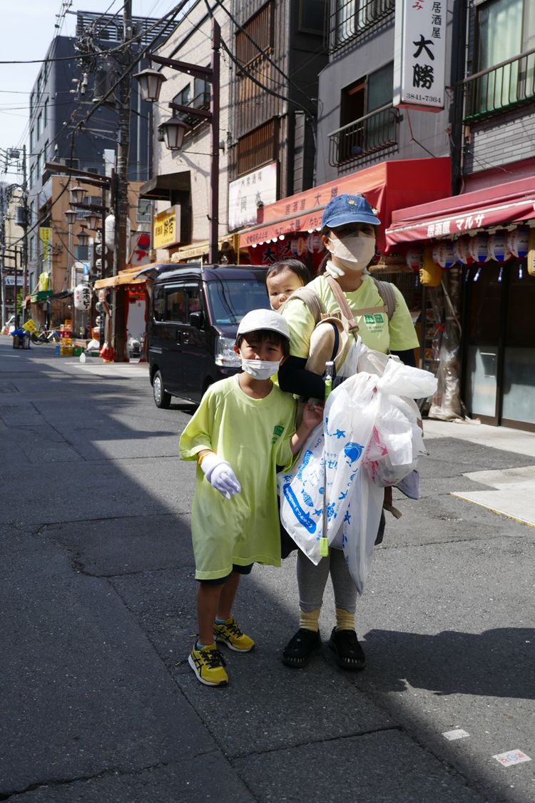 ユニクロの“スポーツ感覚ゴミ拾い”に参加してみた 夏休みの絵日記や自由研究におすすめ！ - WWDJAPAN