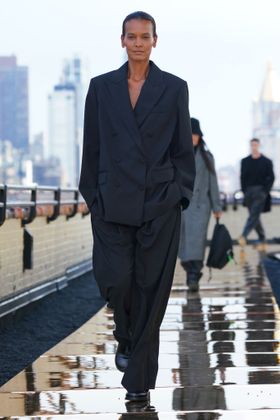 【ルック】「コス」2023年春夏コレクション - WWDJAPAN