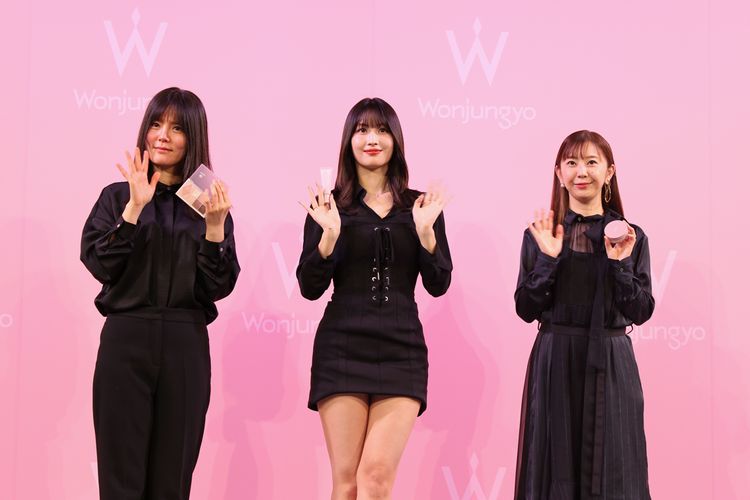 「ウォンジョンヨ」のブランドローンチ発表会にブランドミューズのTWICEのモモが登場 - WWDJAPAN