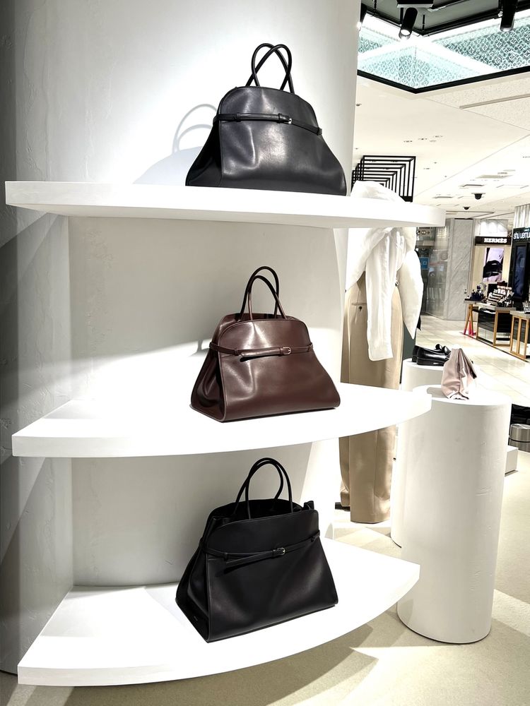 「ザ・ロウ」の期間限定店はまるでギャラリー、ビバリー・ペッパー日本初公開の6作品とともに - WWDJAPAN