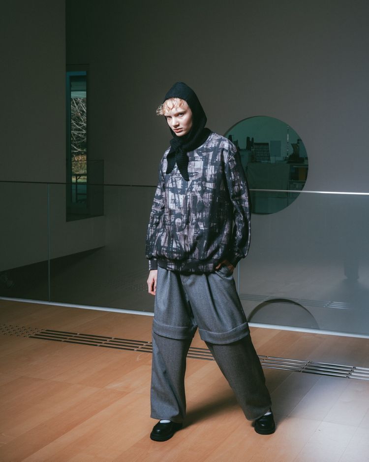 「タトラス」がペインターのbaanaiとコラボ リバーシブルダウンやスエットなど - WWDJAPAN