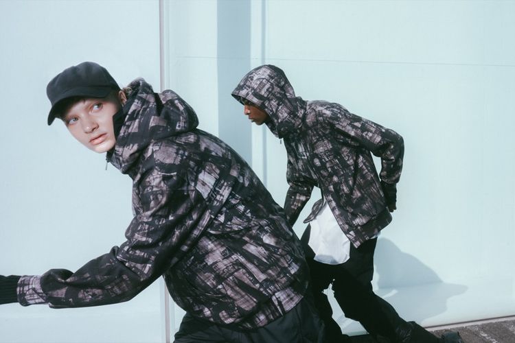 「タトラス」がペインターのbaanaiとコラボ リバーシブルダウンやスエットなど - WWDJAPAN