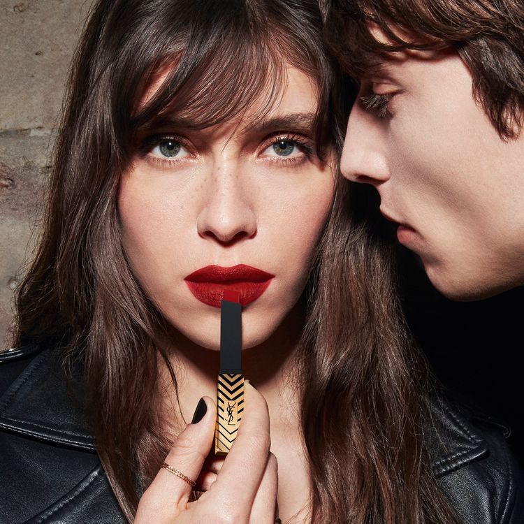 「YSL」がバレンタインコレクション発売 人気クッションファンデがゴールドレザーの限定デザインで登場 - WWDJAPAN