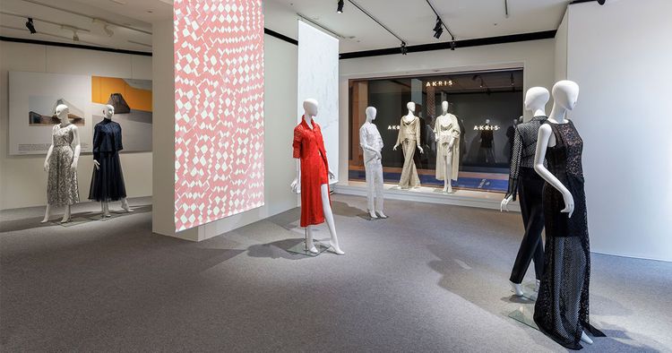 「アクリス」が100周年記念ショーを東京・上野で開催 ファーストルックは冨永愛 - WWDJAPAN