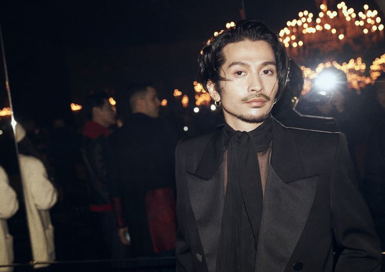 King Gnuの常田大希がアンバサダーを務める「サンローラン」のショーに来場 独占写真と共に思いを語る - WWDJAPAN