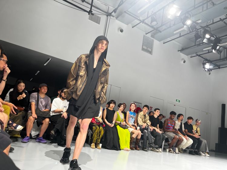 おい「ダブレット」と二度見し「サカイ」の技術に熱くなる 2024年春夏メンズコレ取材24時Vol.9 - WWDJAPAN