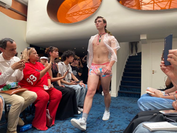 おい「ダブレット」と二度見し「サカイ」の技術に熱くなる 2024年春夏メンズコレ取材24時Vol.9 - WWDJAPAN