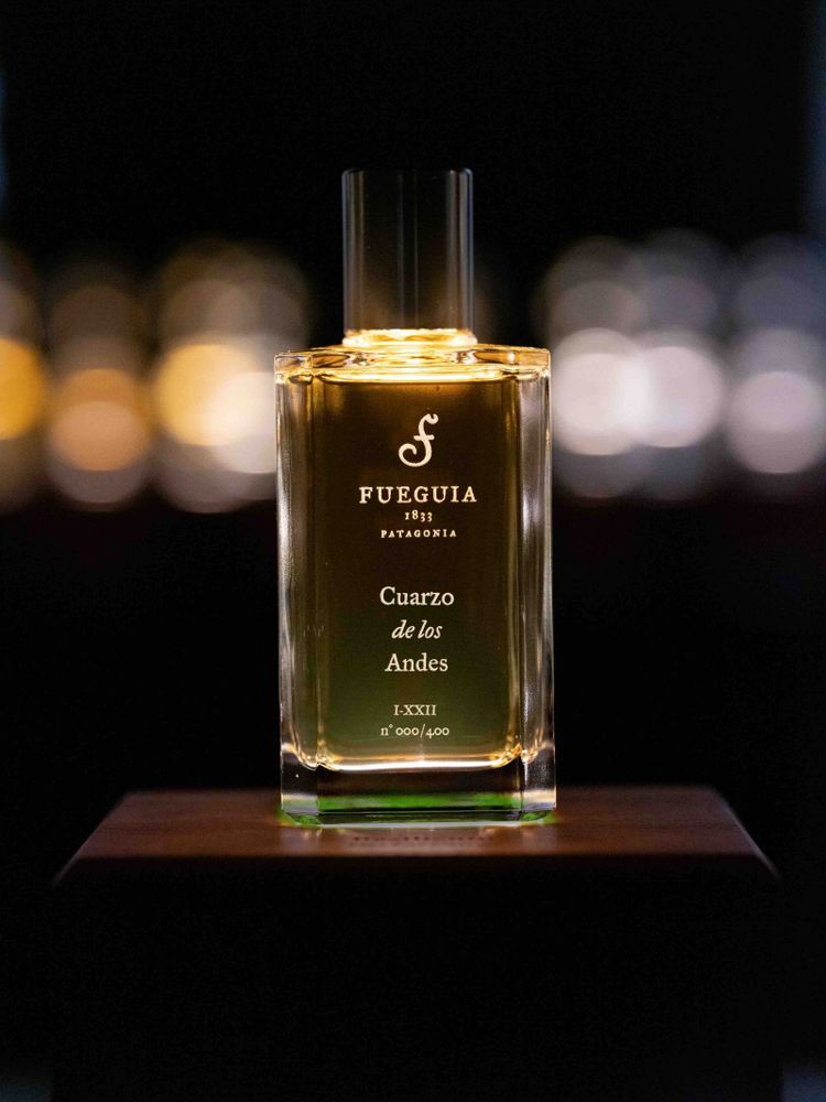「フエギア 1833」の新香水は、クジラが体内で作る“海の宝石”のアンバーグリス配合 - WWDJAPAN