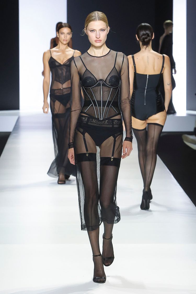 期待値高まる「フェラガモ」、新境地を開く「ボッテガ」【2024年春夏ミラノコレ現地リポvol.4】 - WWDJAPAN