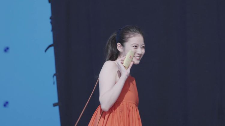 日焼け止め「サンカット」新CMに今田美桜が登場 汗・水・擦れに強いUVジェルがリニューアル - WWDJAPAN