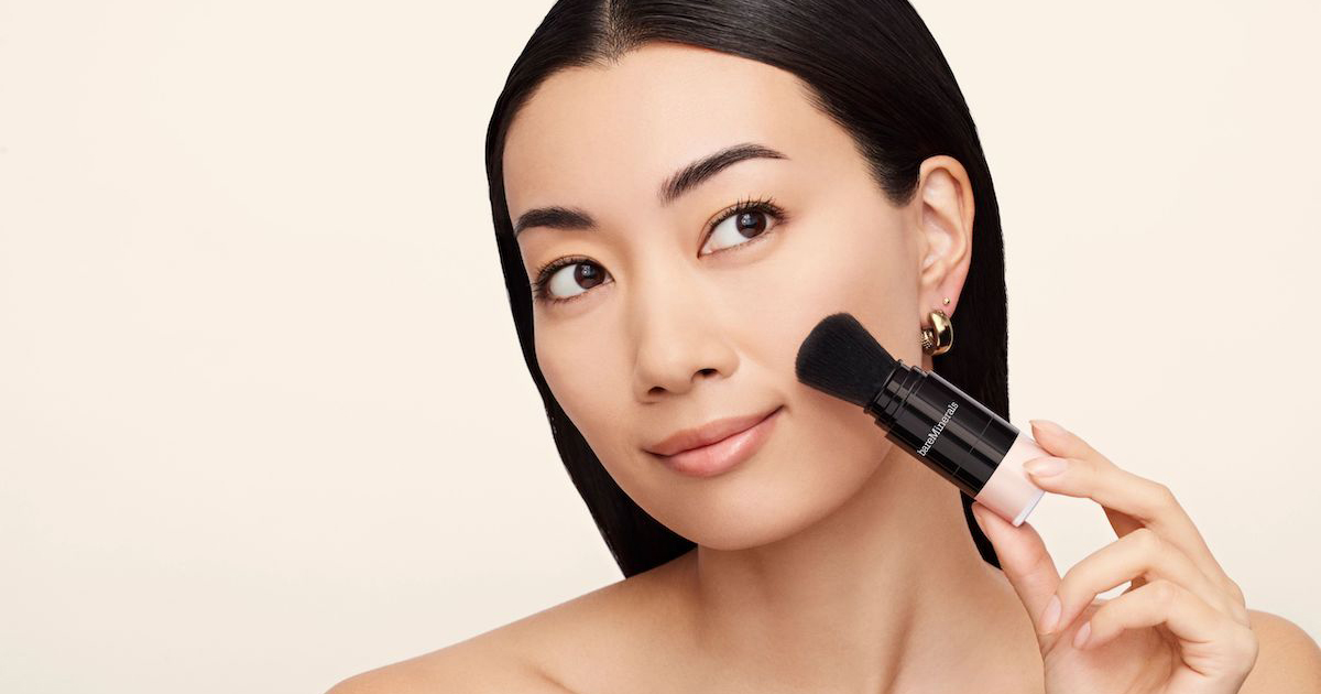 「ベアミネラル」からノンケミカルUV、ルースパウダー、ブラシが1つになったポケットUVパウダーが新登場 - WWDJAPAN