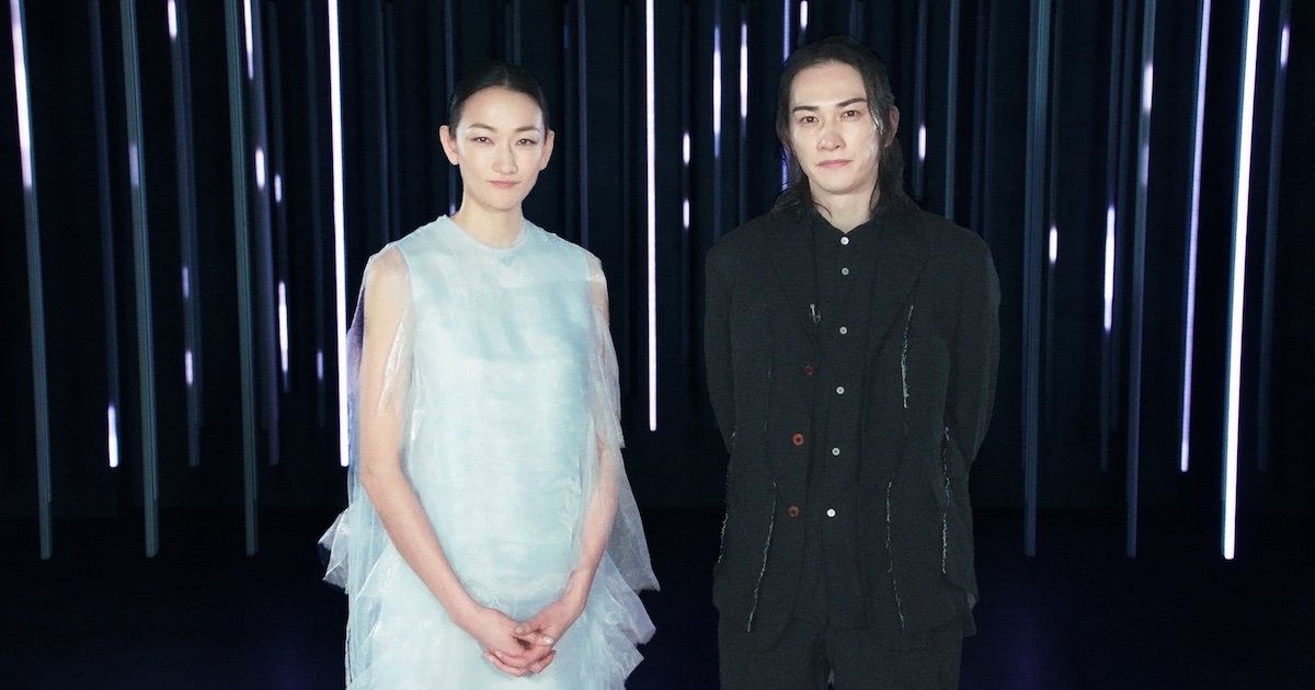 冨永愛がMCを務めるNHKのファッション番組がスタート 初回は「コム デ ギャルソン」の “ホールズ”をフォーカス 川久保玲のメッセージも - WWDJAPAN