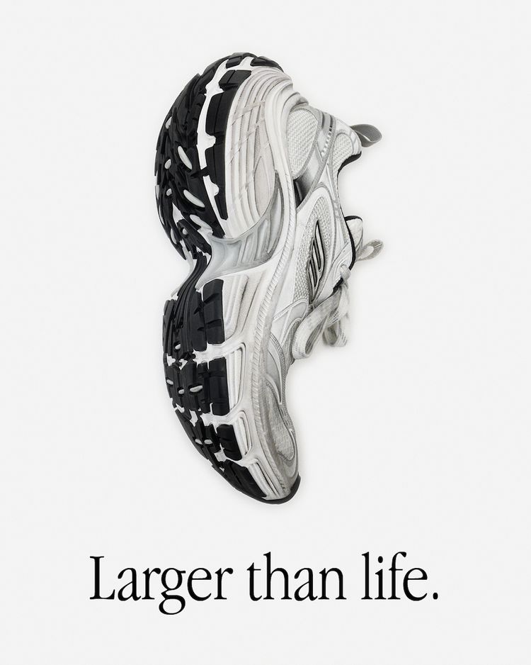 「バレンシアガ」 が“10XL”の新色を発売 マルチカラーを配したボリュームスニーカー - WWDJAPAN