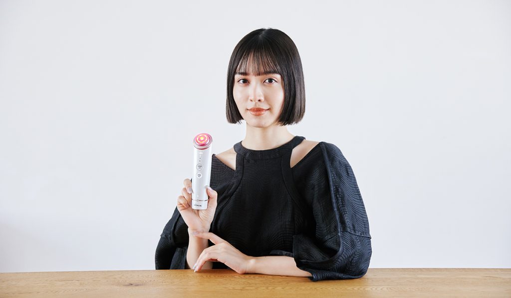ヤーマンの次世代AI美顔器“ハケイ”を松本愛が体験「進化の最先端を実感！」 (PR)- WWDJAPAN