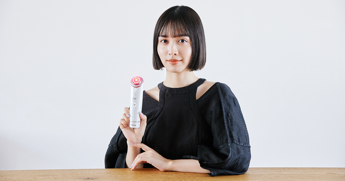 ヤーマンの次世代AI美顔器“ハケイ”を松本愛が体験「進化の最先端を実感！」 (PR)- WWDJAPAN