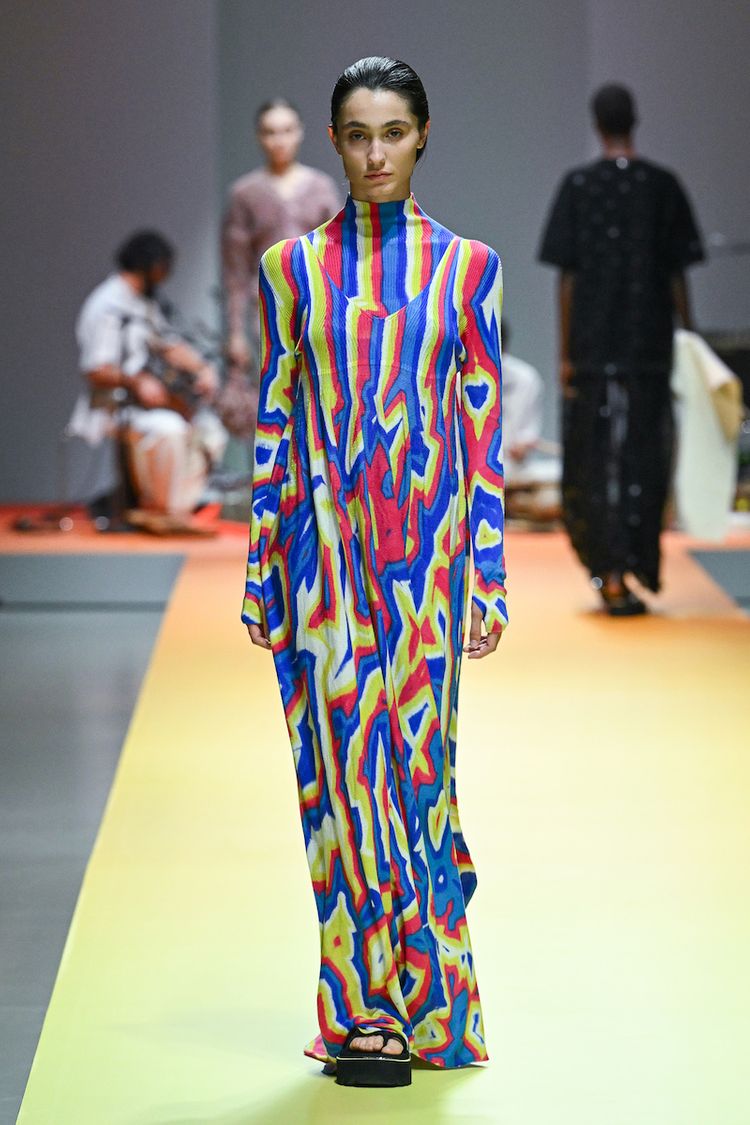 2025年春夏パリコレ開幕 「CFCL」と「ヴァケラ」が見せた新たな挑戦 - WWDJAPAN