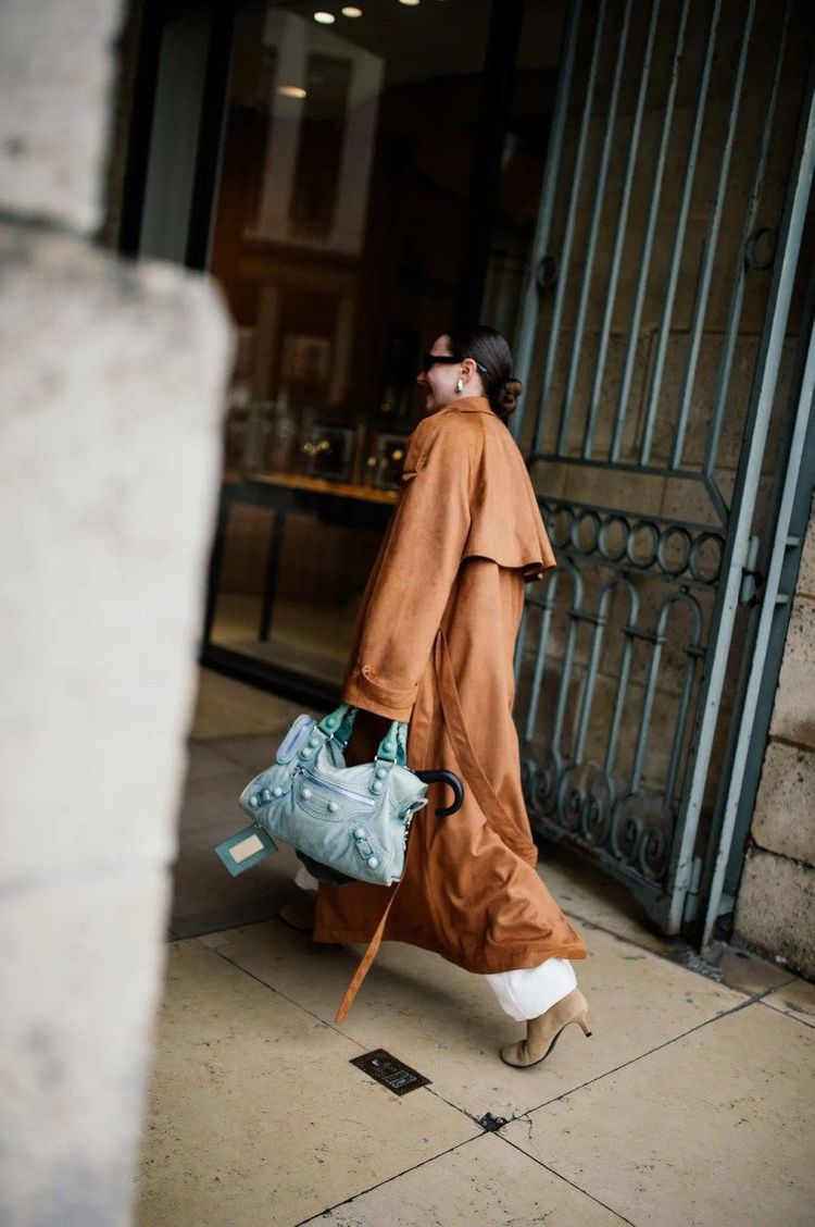 The Best All Black, Boudoir, Eclectic, Textured, and Trench Looks Seen ...