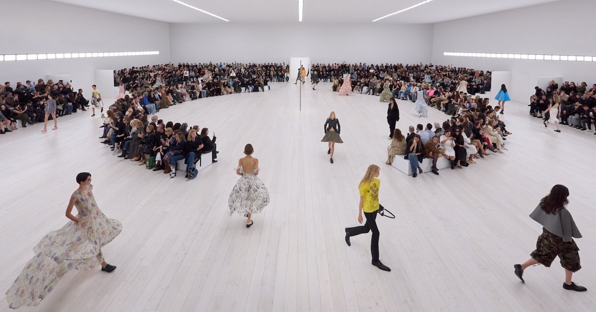 今季も絶好調の「ロエベ」、“童心“で服作りに挑む「ヨウジヤマモト」 2025年春夏パリコレ日記Vol.4 - WWDJAPAN