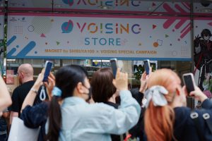 2.5次元アイドル事務所「VOISING」の常設店が渋谷109 マグネットにオープン 推しカラーを身に纏ったファンも - WWDJAPAN