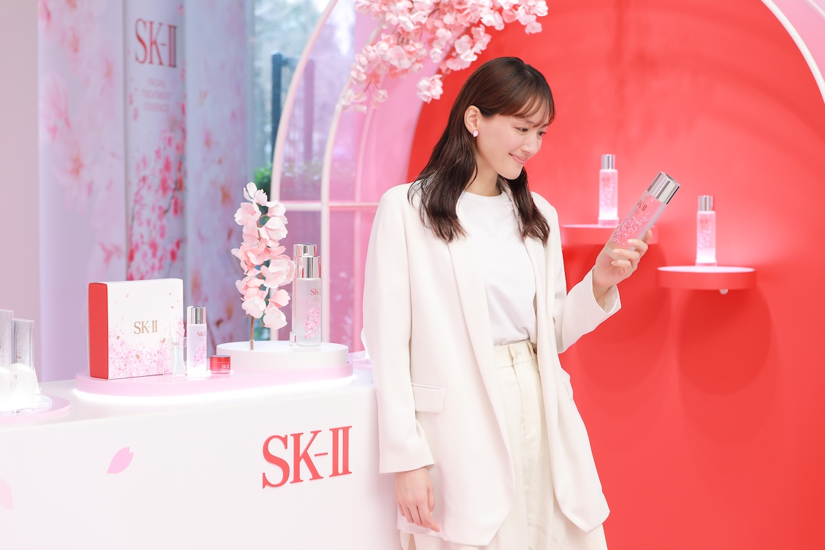 「SK-II」が綾瀬はるかを起用した新キャンペーンを公開 3月5日から「アットコスメトーキョー」でポップアップを開催 - WWDJAPAN