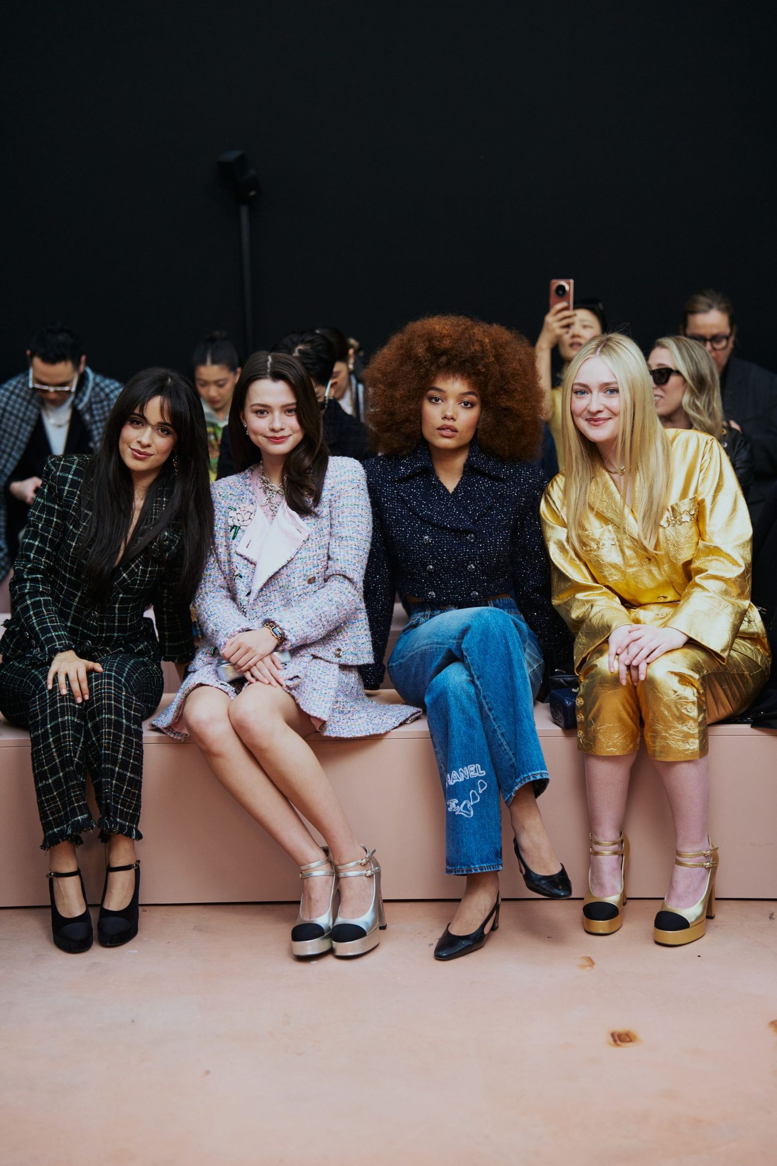 【スナップ】パク・ソジュンやワン・イーボーら豪華セレブが来場 「シャネル」2025-26年秋冬コレクション - WWDJAPAN