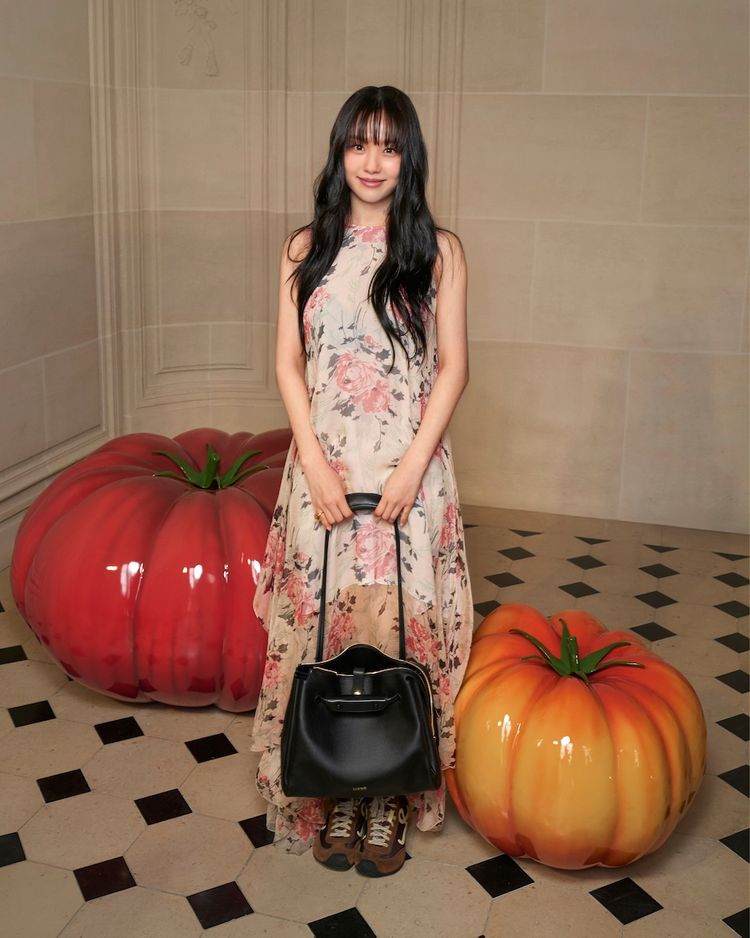 【スナップ】ワン・イーボー、コ・ミンシ、ヤン・ミーらが来場 「ロエベ」2025-26年秋冬コレクション - WWDJAPAN