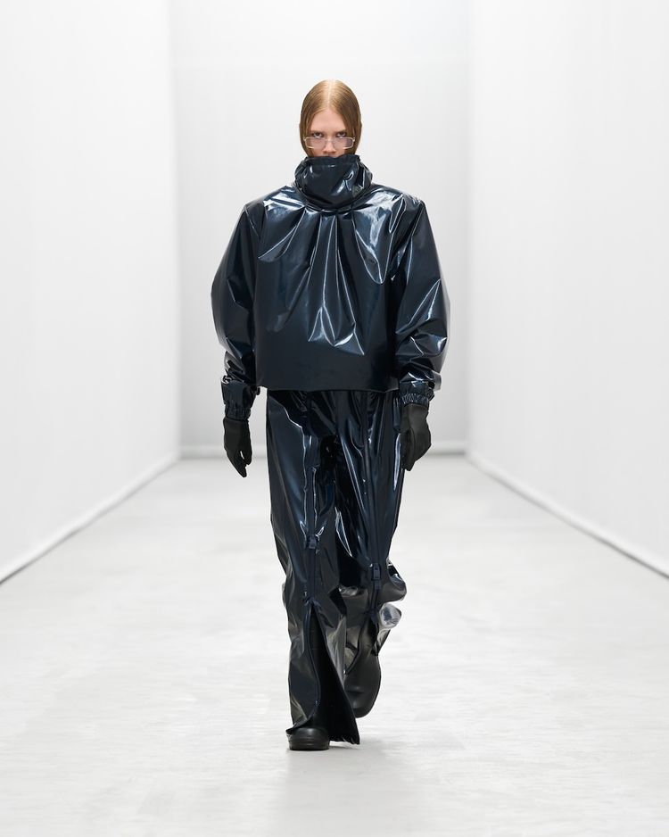 雨が多いデンマークで生まれた「レインズ」 創業の地オーフスの新本社で見せた進化する“アーバンアウトドア“スタイル - WWDJAPAN