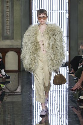 【ルック】「グッチ」2026年クルーズ・コレクション - WWDJAPAN