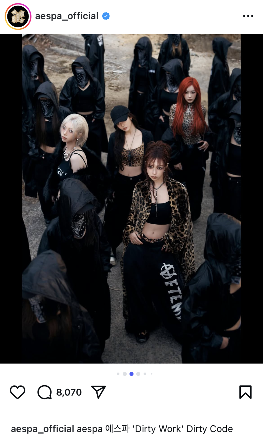 Aespaの新曲で話題！乱れたヘア、滲んだ目元、わざと崩したスタイリング “ダーティーコア”というクールな反逆 - WWDJAPAN