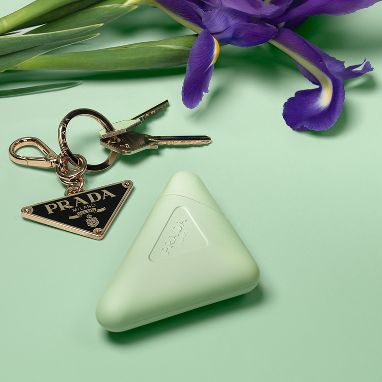 「プラダ ビューティ」がリップバーム“バナナバーム”や香水“パラドックス”の新作など3アイテムを発売 - WWDJAPAN