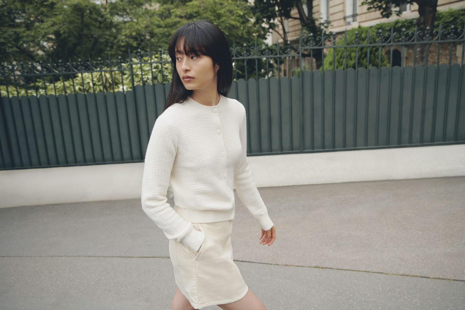 「ユニクロ」が「コントワー・デ・コトニエ」とコラボ フレンチシックな2025-26年秋冬コレクション - WWDJAPAN