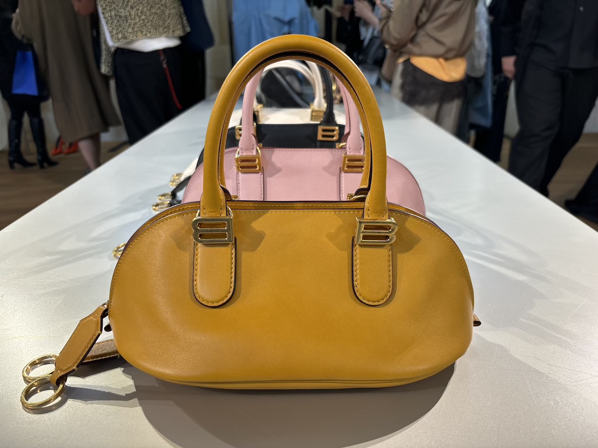 新生「バレンシアガ」のアクセサリー50連発 独特の色彩感覚光る新作【26年春夏 新デザイナーの初コレクションVol.17】 - WWDJAPAN